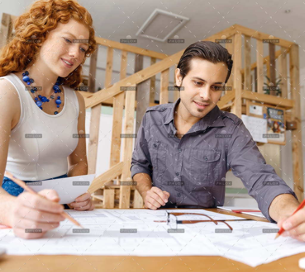 About Us – Panel Leora